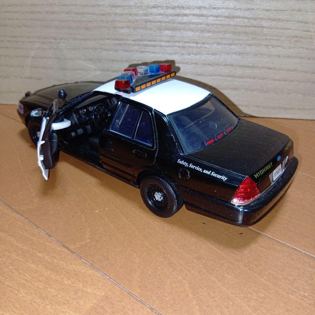 CHP ＆ NYPD 1/24 ミニカー 4台セット