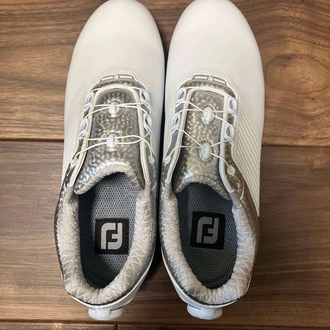 新品、未使用、箱入り　FootJoy ホワイト スパイクシューズ BOA