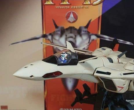 やまとMACROSSPLUSマクロスプラスYF-19イサムダイソン搭乗機 中古品
