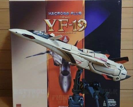 やまとMACROSSPLUSマクロスプラスYF-19イサムダイソン搭乗機 中古品