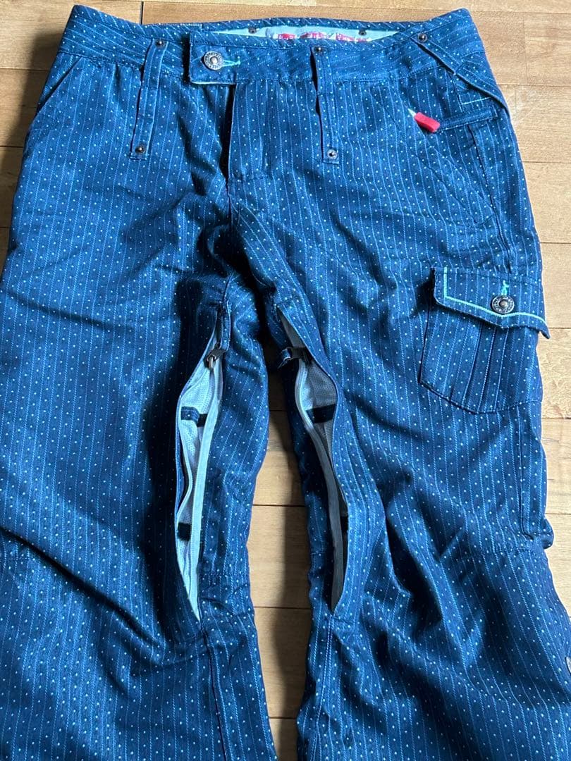 686×LEVI'S スノーボード ウェア　パンツ レディース