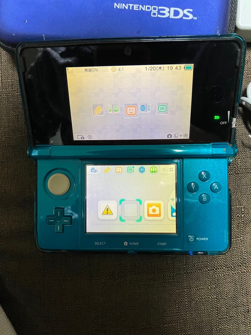 3DS 本体【動作確認済み】 充電器&タッチペン&クリアケース&本体ケース箱付き