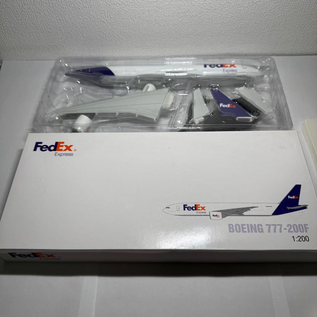 【美品】飛行機模型　FedEx　BOEING 777-200F　1:200モデル