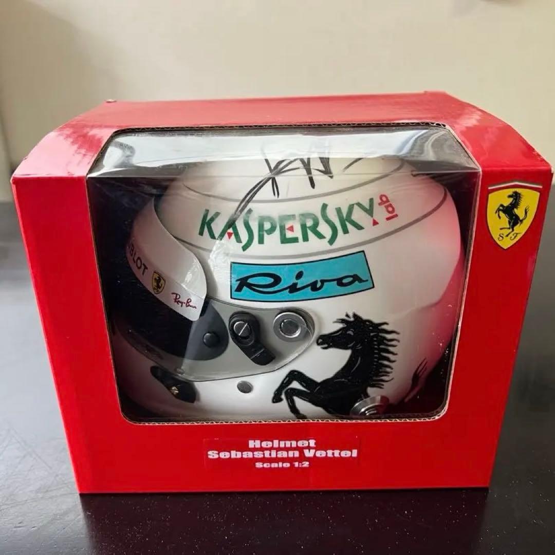 （美品）F1 Ferrari セバスチャンベッテル 直筆サイン入り1/2