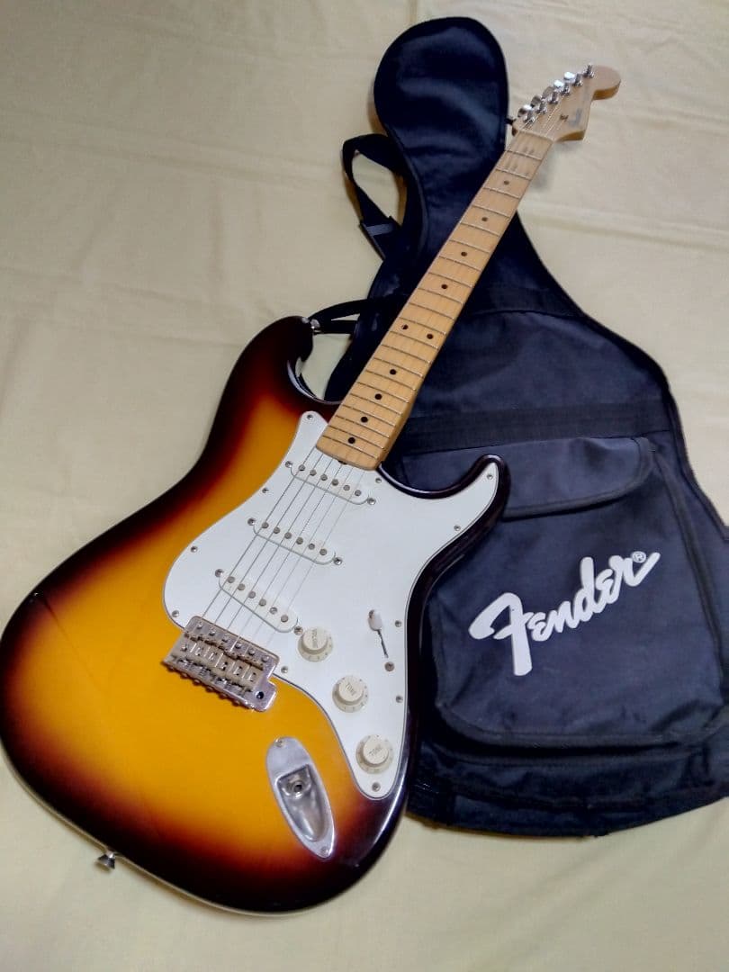 Fender Japan ストラトキャスター サンバースト ギグバッグ付き