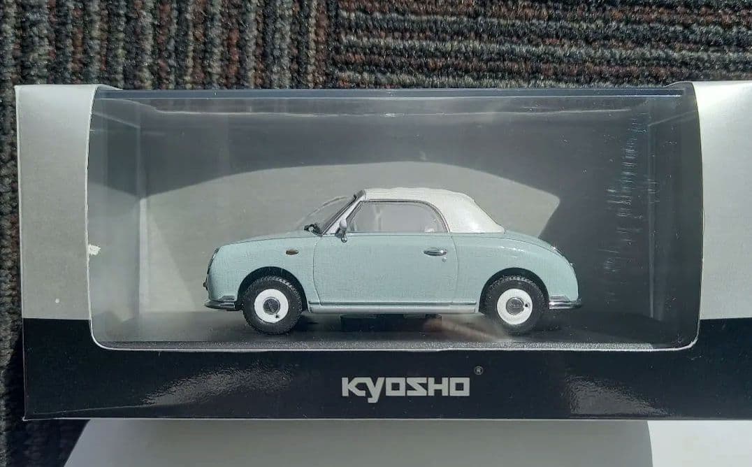 新品　Kyosho Nissan Figaro フィガロ　ミニカー