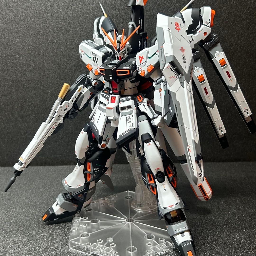 RG hi-ν ガンダム　完成品