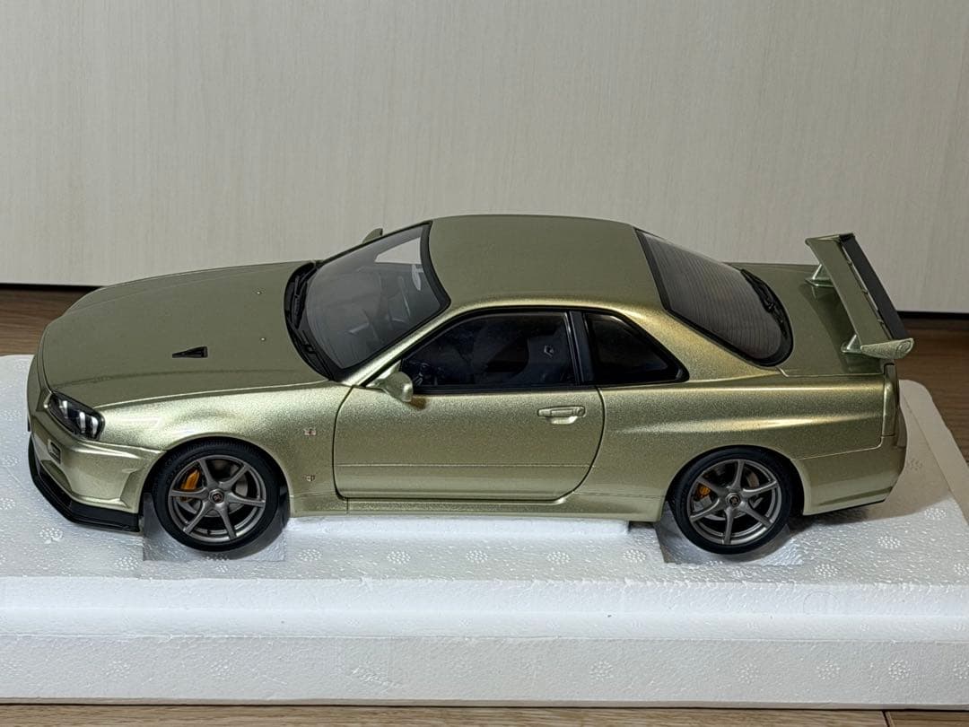 オートアート　1/18 GT-R R34 ミレニアムジェイド