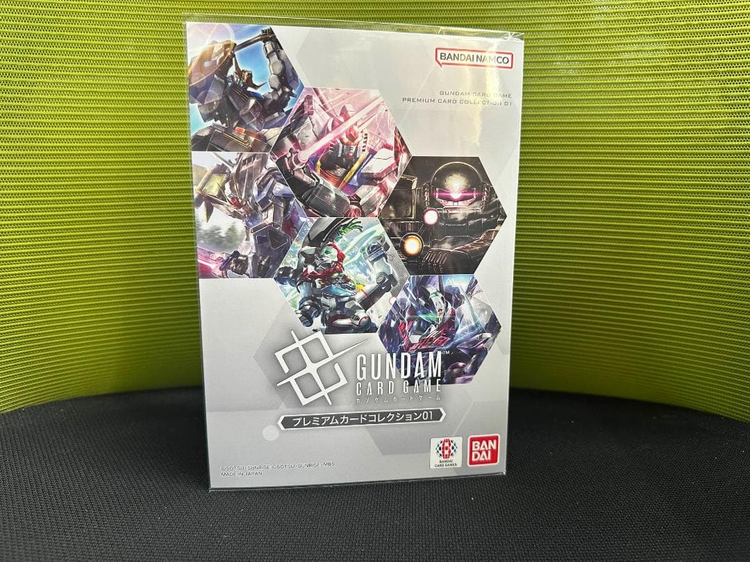 【新品】ガンダムカードゲーム　プレミアムカードコレクション01