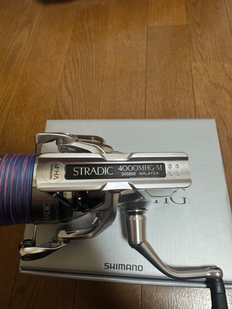 完全未使用　SHIMANO 23STRADIC 4000MHG スピニングリール