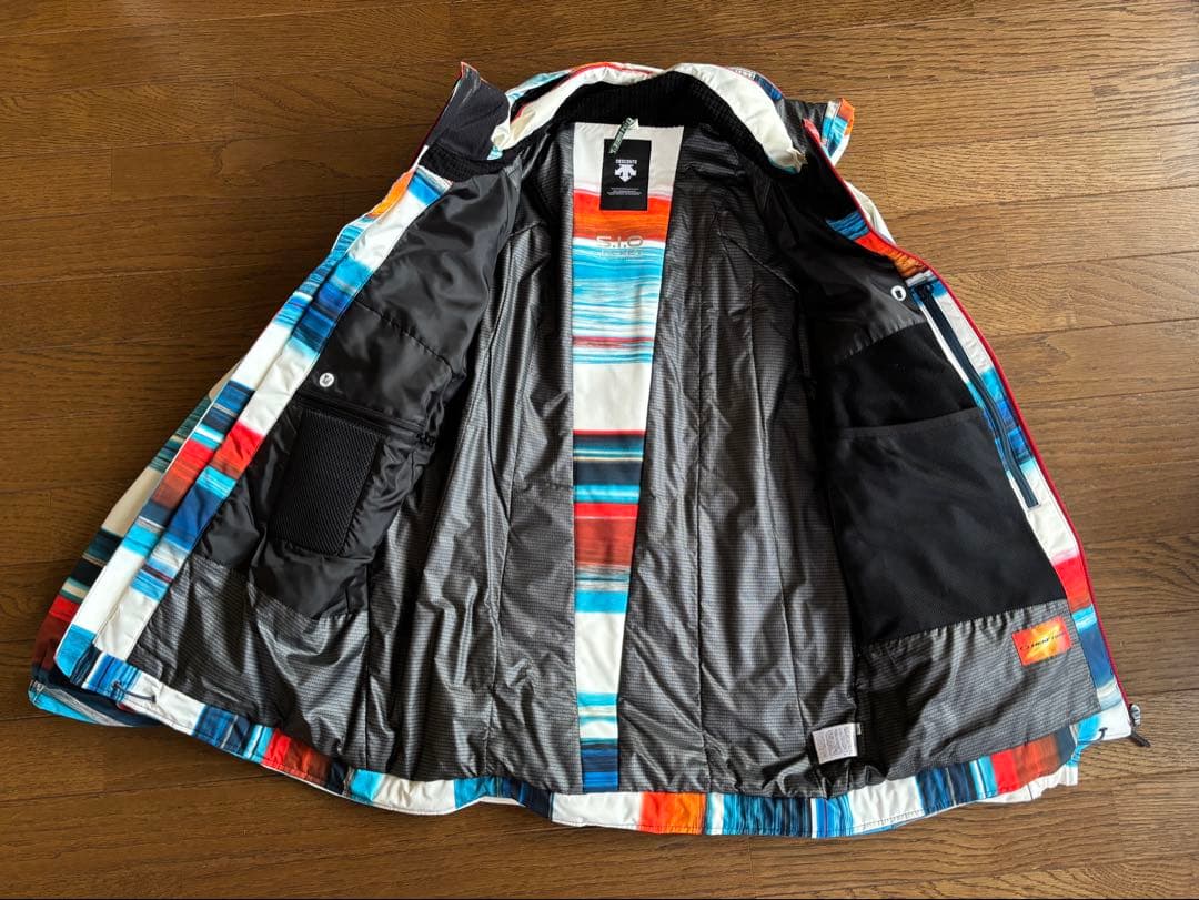 中古品　スキーウェア（クリーニング済）上下セット　DESCENTE　Lサイズ