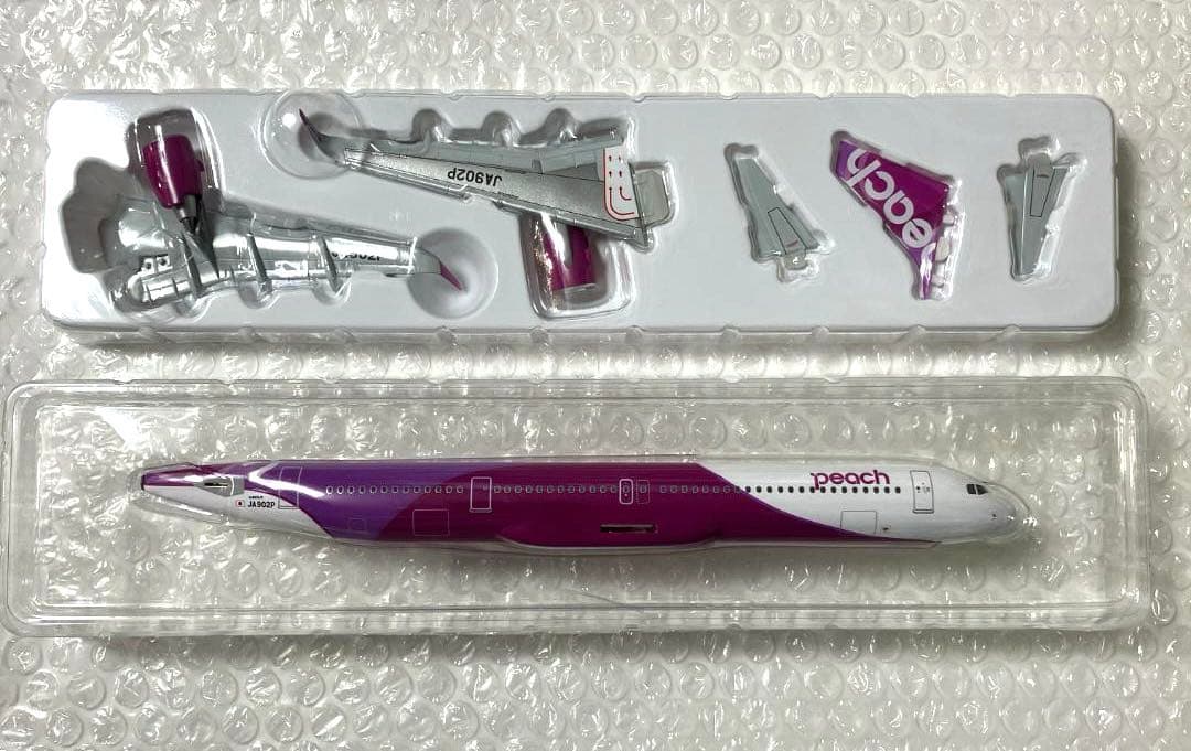 【新品】ピーチ エアバス A321LR モデルプレーン 1/200【匿名】