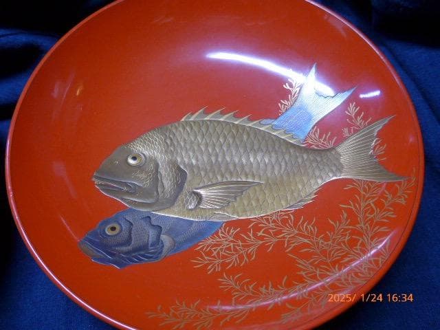 美品　大変素晴らしい蒔絵の「魚貝ずくし」絵変わり蒔絵　五つ組　盃台