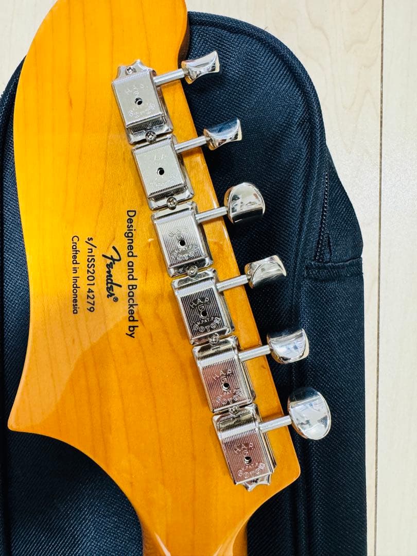 Squier by Fender ClassicVibeStarcaster改