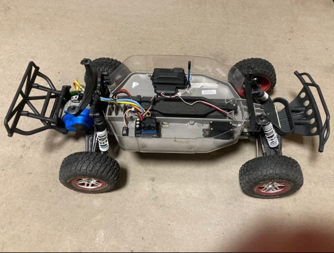 トラクサス Traxxas 1/10 スラッシュ　2WD ラジコンカー