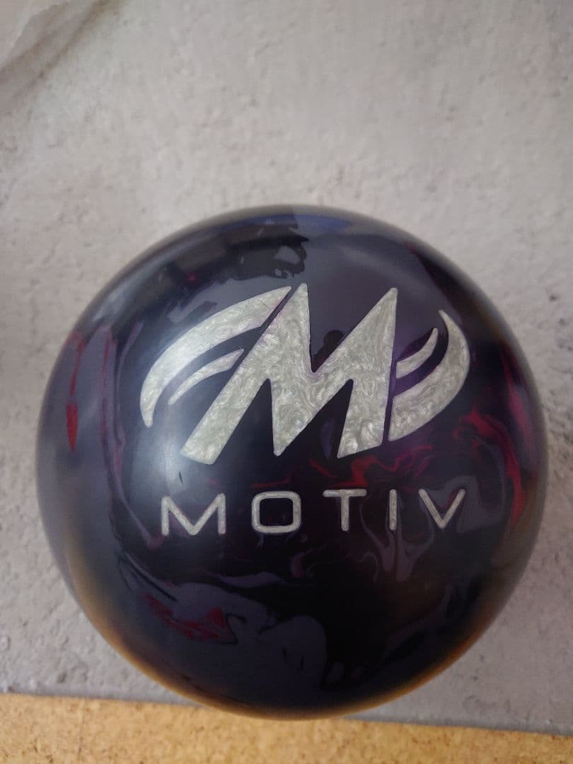 MOTIV ジャッカルオニキス　15ポンド　ボウリングボール