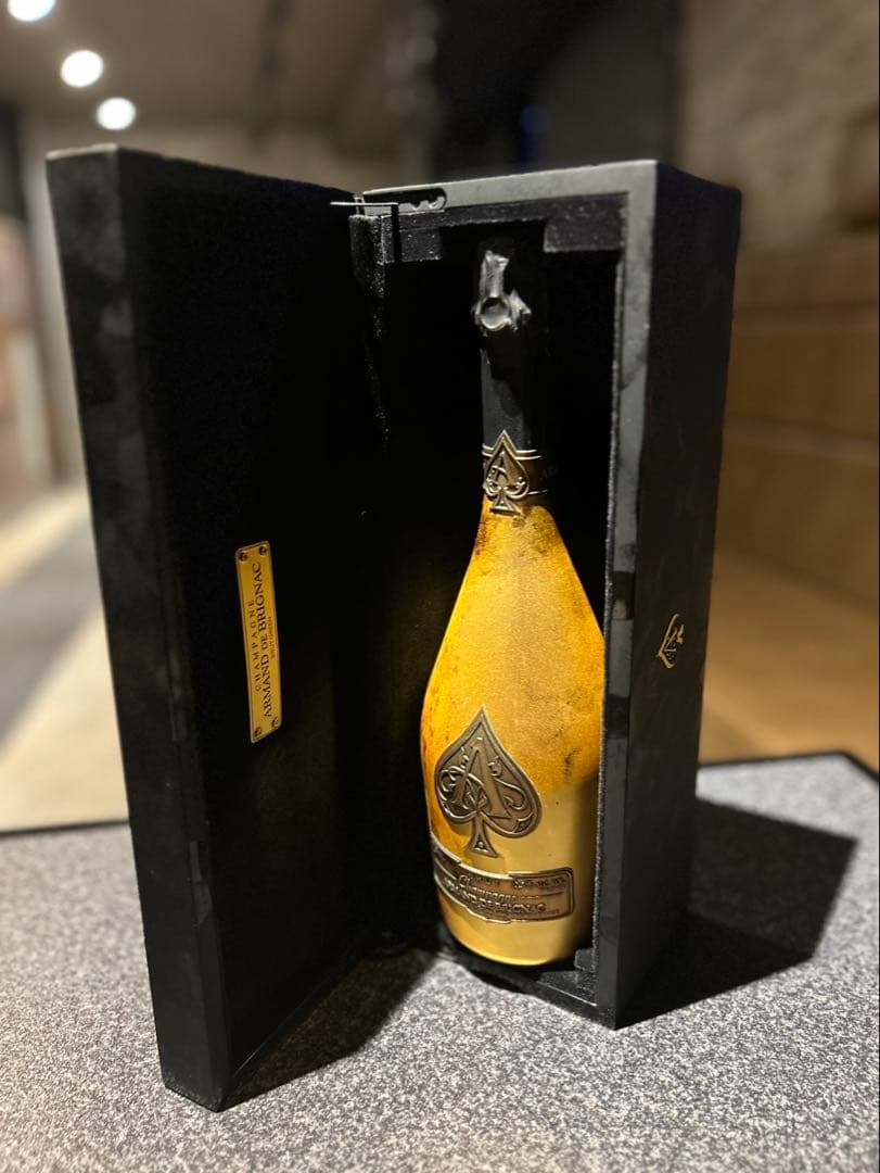 Armand de Brignac ゴールド シャンパン