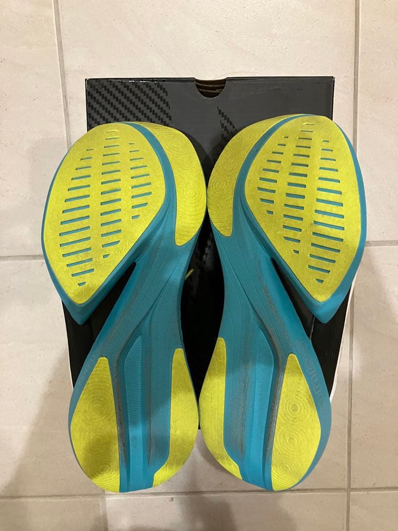 サッカニー エンドルフィン エリート 2 28.0 美品