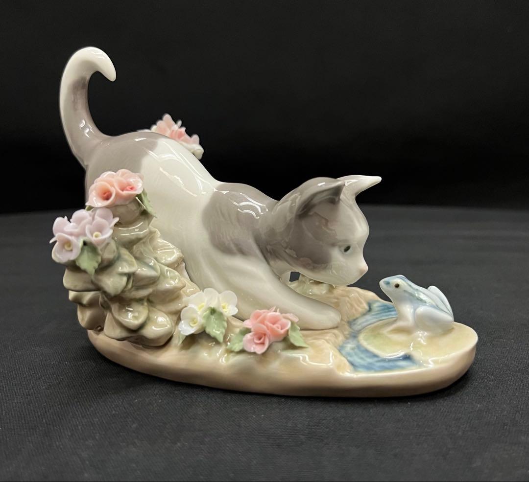 g*o様 リヤドロ LLADRO 陶器人形「にらみ合い 猫 蛙 花」フィギュリン