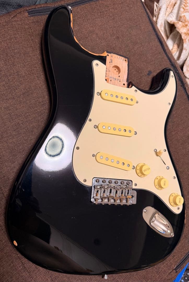 Fenderストラトブラック ボディ
