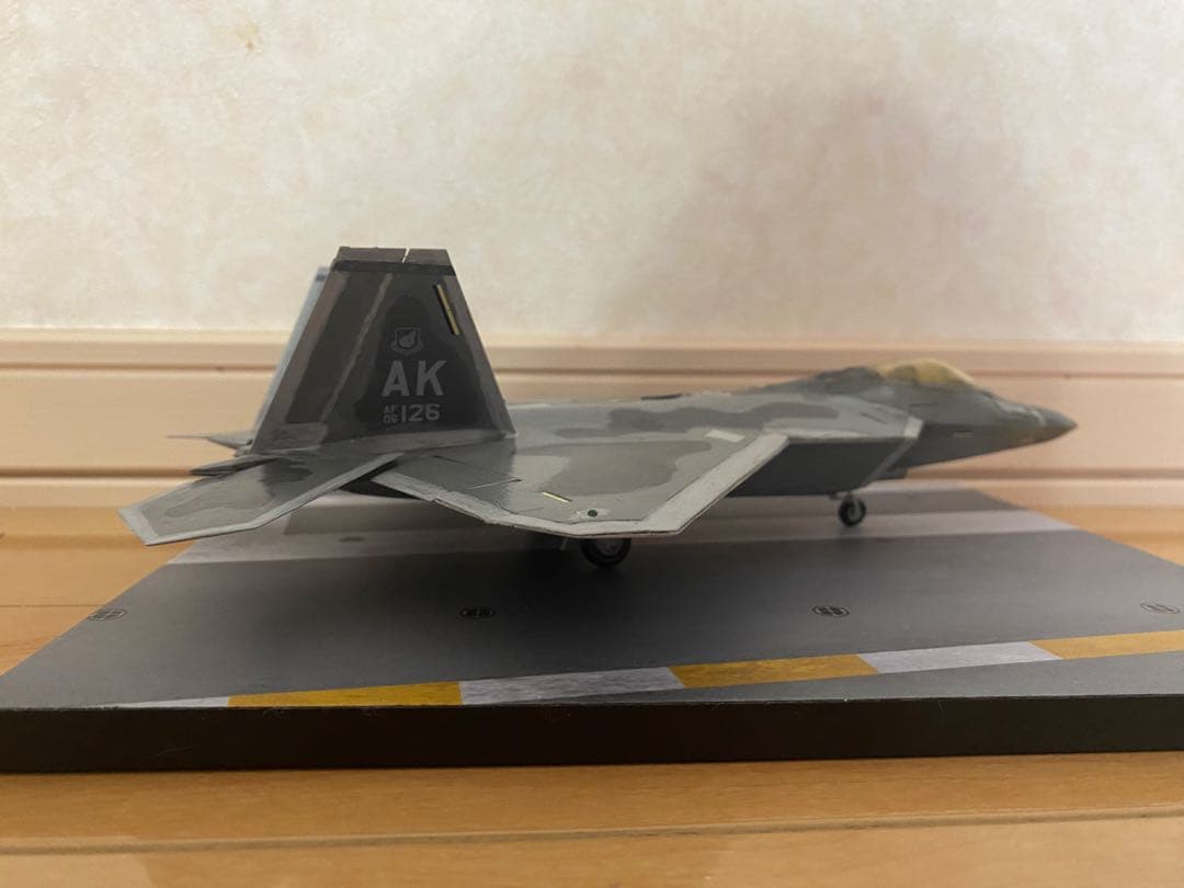 限定値下げ　1/72スケール　F-22Aプラモデル完成品