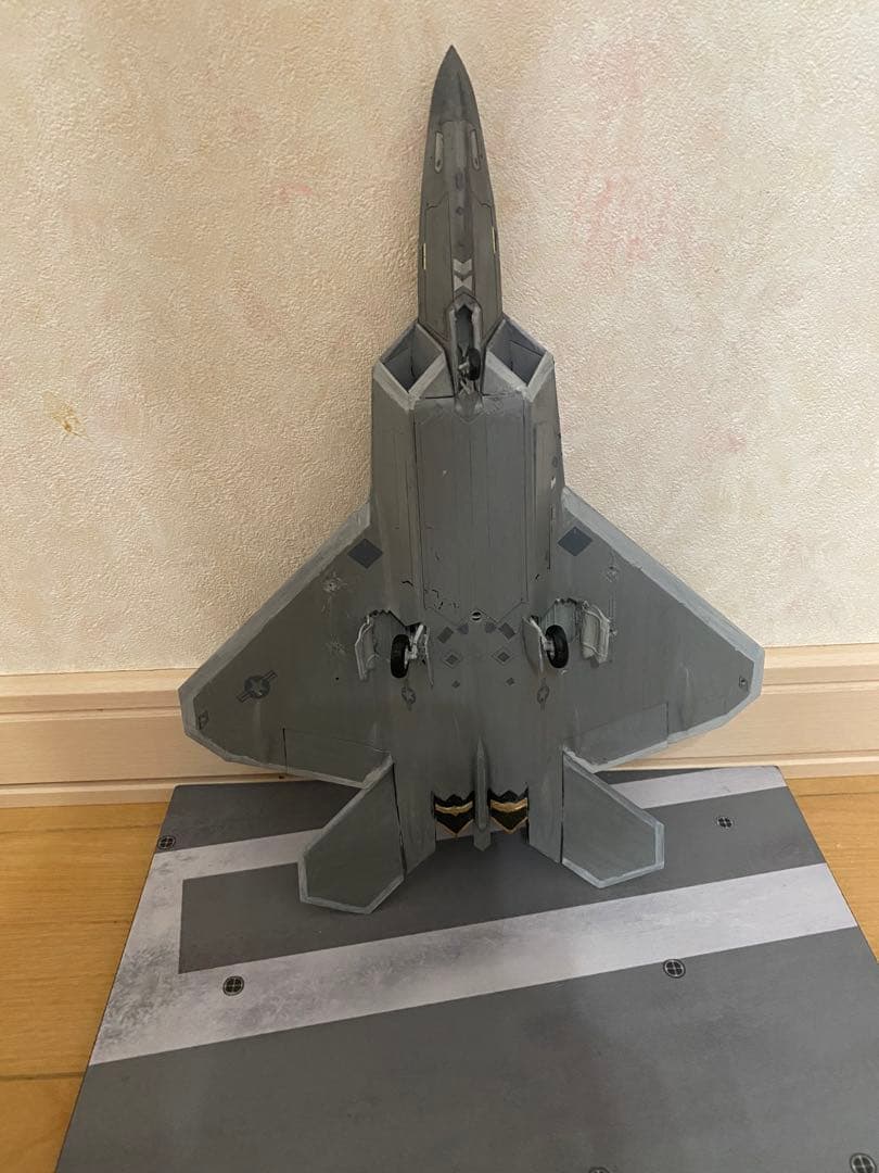 限定値下げ　1/72スケール　F-22Aプラモデル完成品