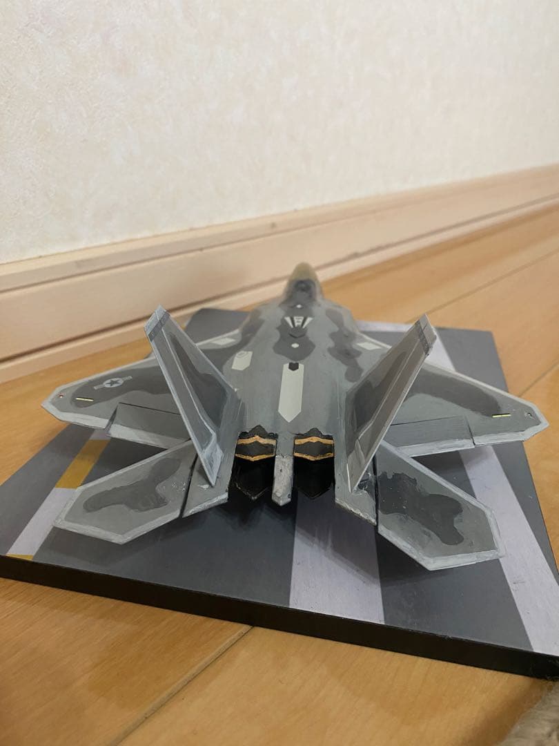 限定値下げ　1/72スケール　F-22Aプラモデル完成品