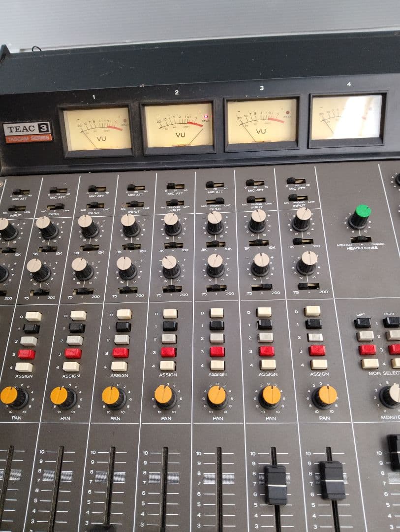 TEAC TASCAM 8chオーディオミキサー MODEL 3(あ97)