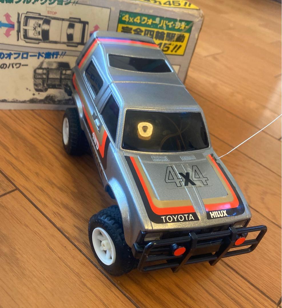 ラジオコントロール TOYOTAHILUX4WDセミデラコン スケール1/20