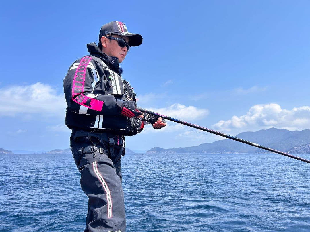 超希少釣武者テクニカルアーム3レイヤーレインスーツ Lサイズ ブラック×ピンク