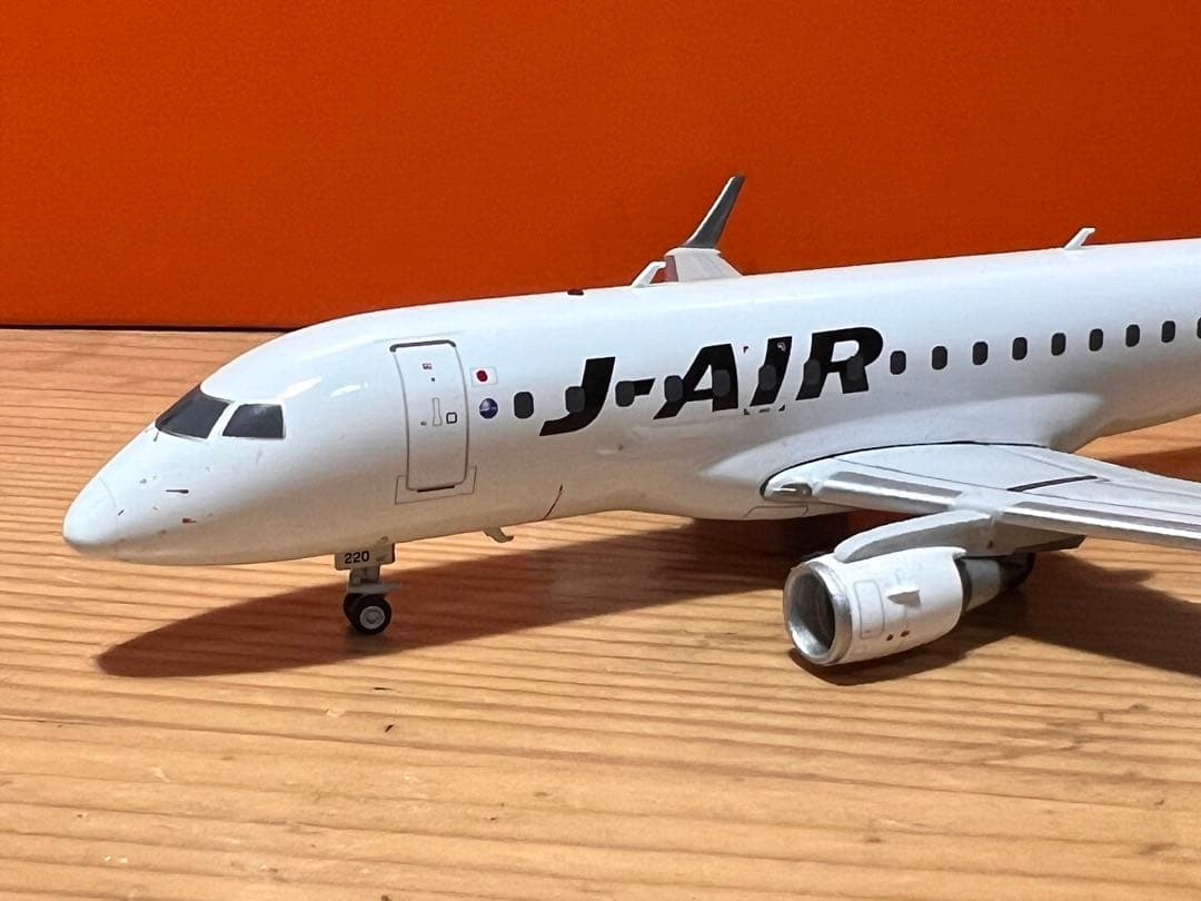 航空機・ヘリコプター JCwings 1/200 J-AIR E170 JA220J