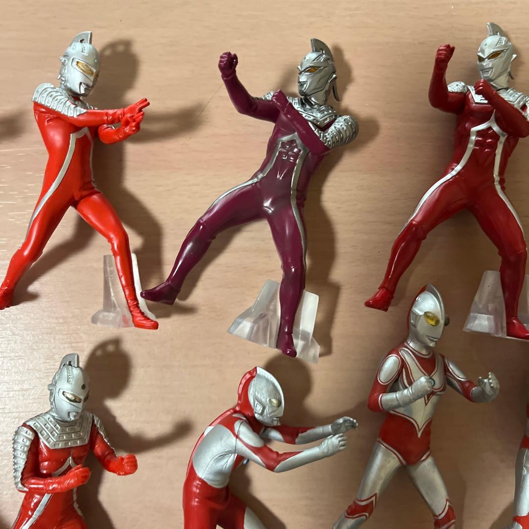 ウルトラマン、セブン、タロウなどフィギュア　11〜12cm大　17体セット