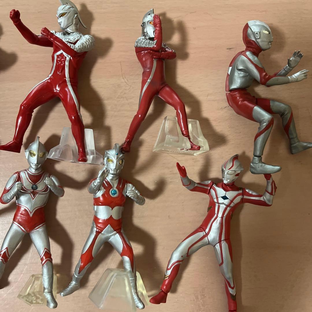 ウルトラマン、セブン、タロウなどフィギュア　11〜12cm大　17体セット