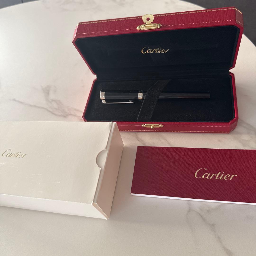 【新品＊未使用】Cartier 黒 ボールペン ケース付き 珍しい赤い石付き