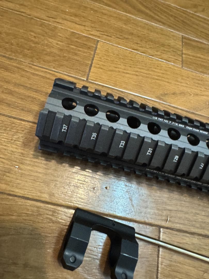 Daniel Defense RISⅡ ハンドガード FDE 9.5インチ