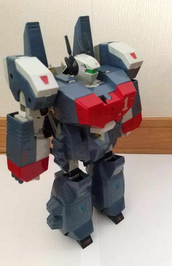 タカトクトイス マクロス バルキリー アーマード付き