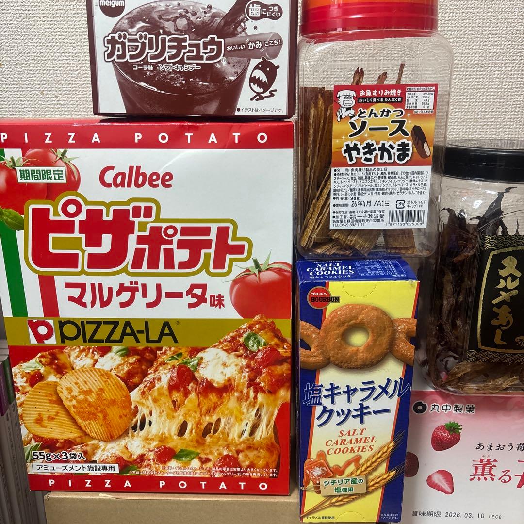 チーズケーキカントリーマアムチョコブラウニーピザポテトガブリチュウおつまみなど