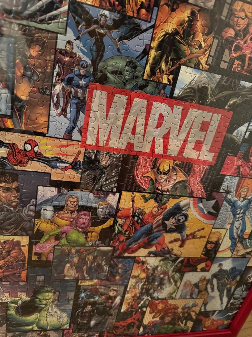 MARVEL キャラクターコラージュ ジグソーパズル　額付き！