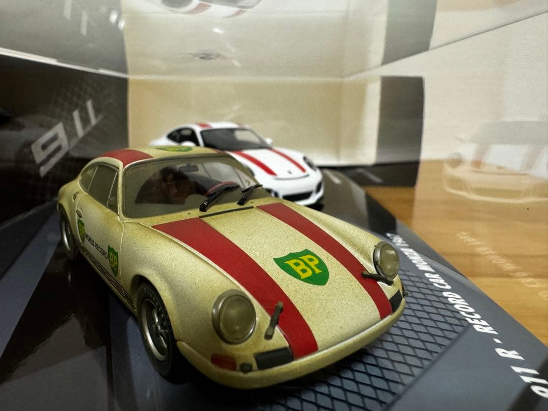 【MINICHAMPS】限定499台 Porsche911R 2016/1967