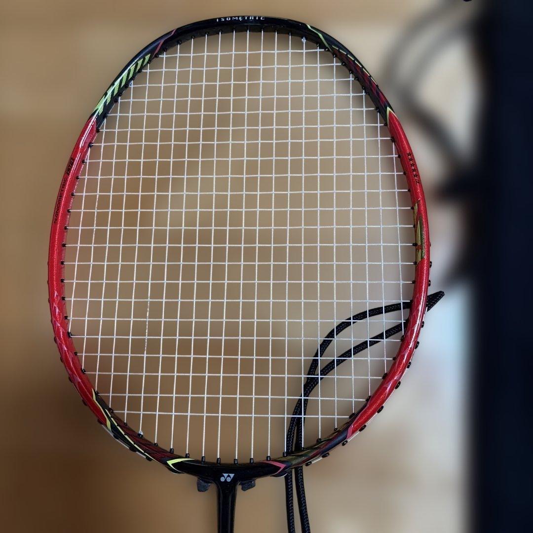 YONEX バドミントンラケット 赤黒