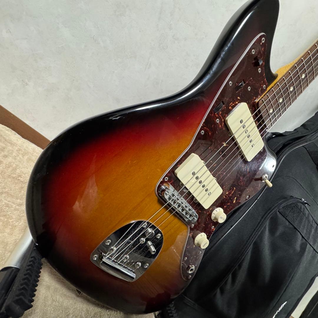 【青すぎる空】Fender 62 JazzMaster