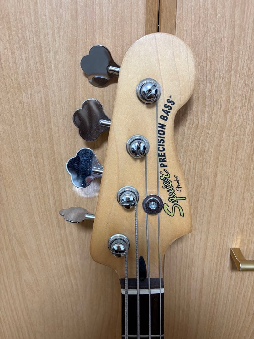 Squier Precision Bass 白　ヘッドフォンアンプ付き