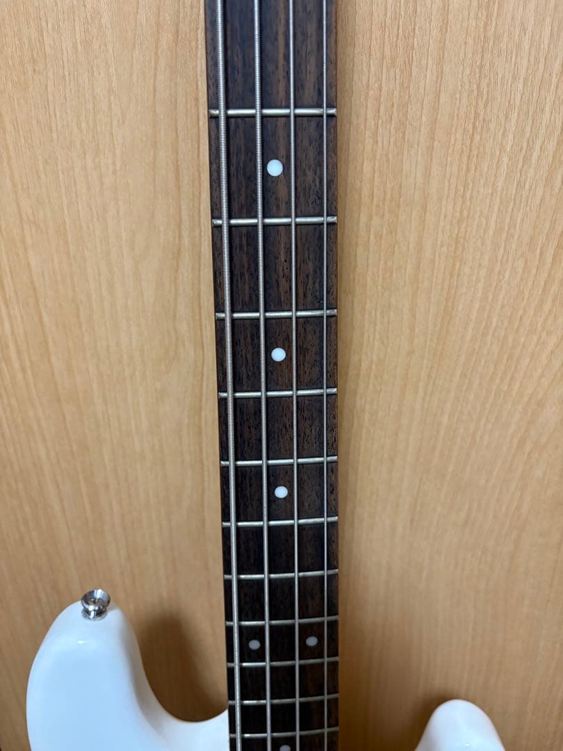 Squier Precision Bass 白　ヘッドフォンアンプ付き