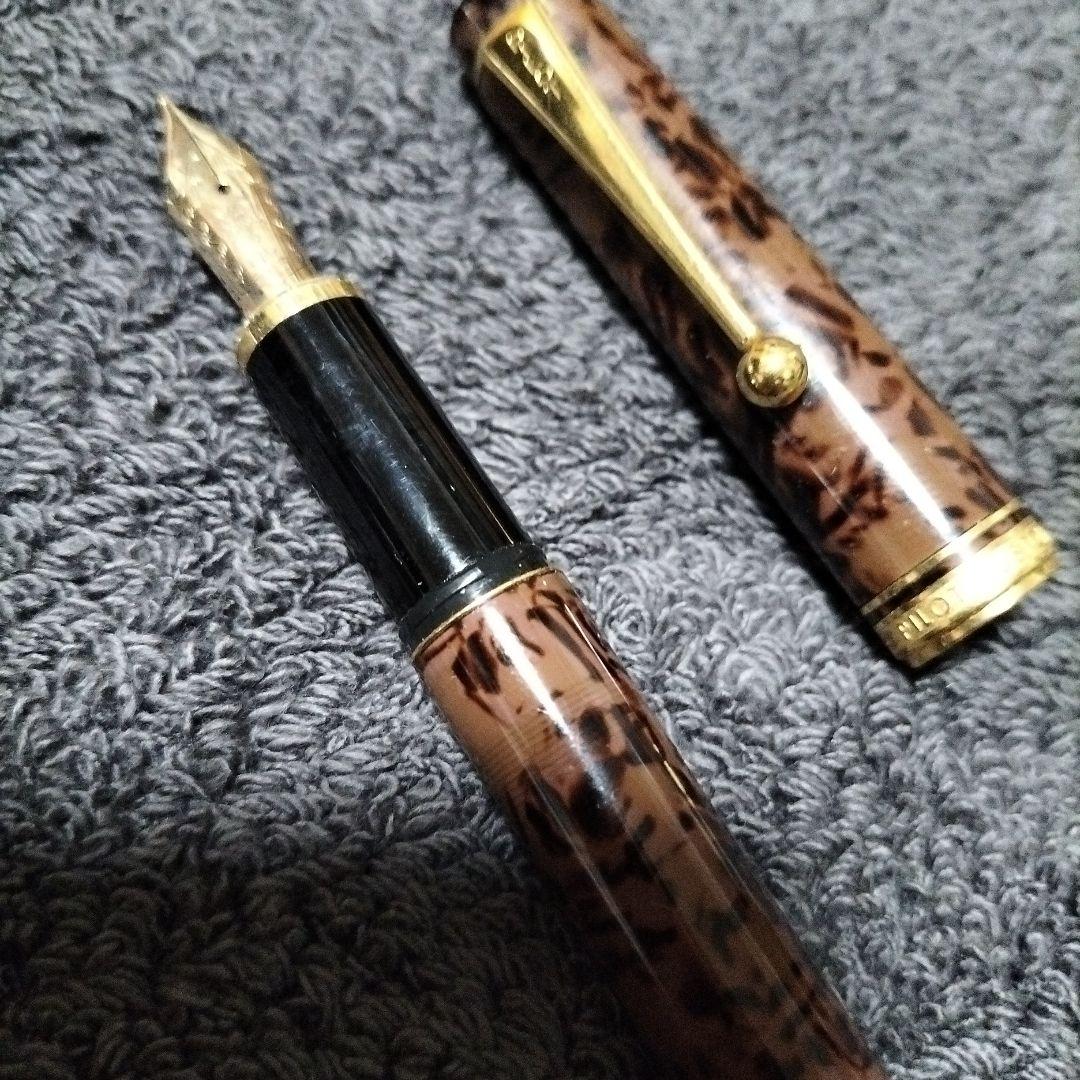 14K　PILOT 茶色と金色の万年筆