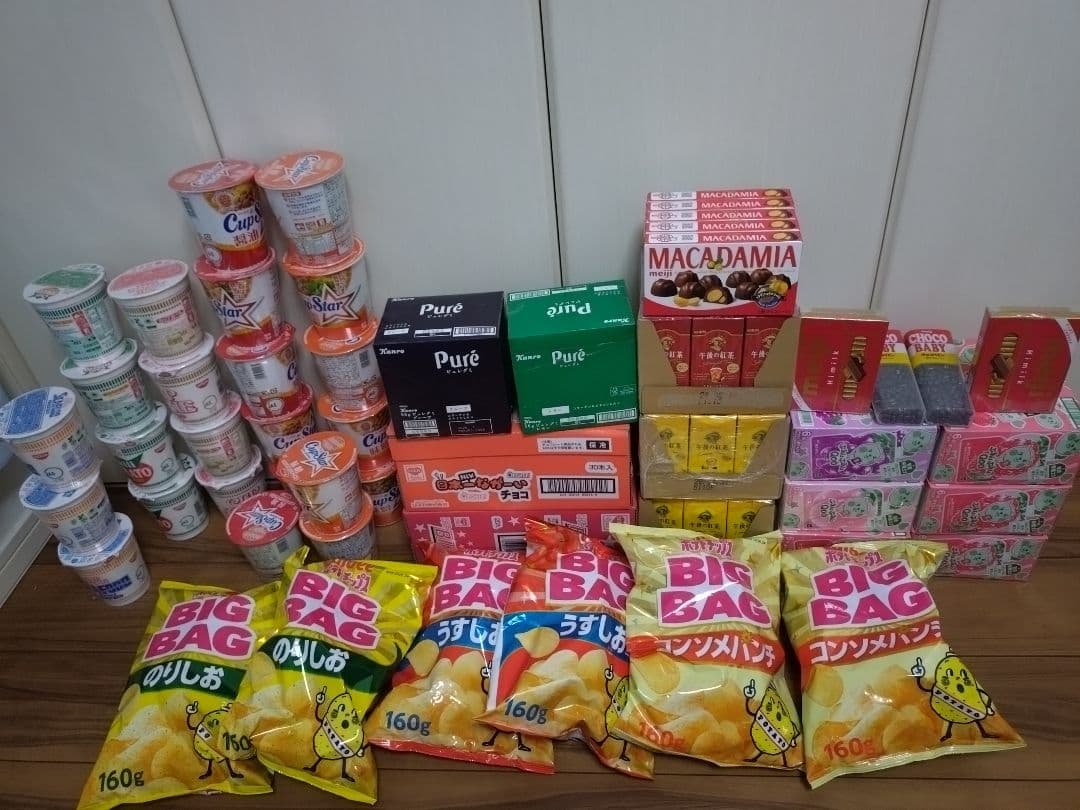 チョコレート＆スナック菓子＆カップラーメン詰め合わせ