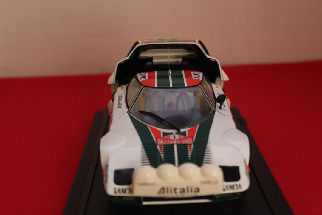 ミニカー 1/18 WRC ランチア・ストラトス(ライト点灯モデル)