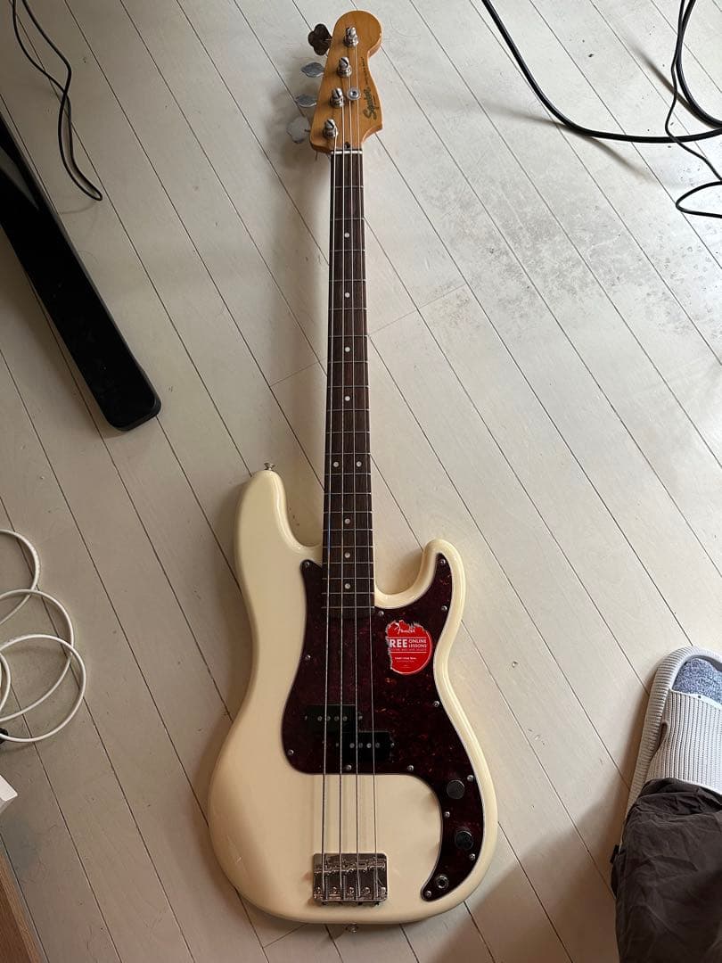 Fender Squier PBassアイボリー 4弦エレキベース