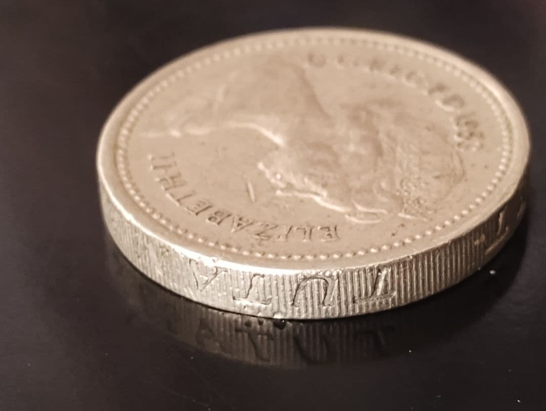 11983年 イギリス 1ポンド 硬貨　通常＆エラー　セット　エリザベスⅡ