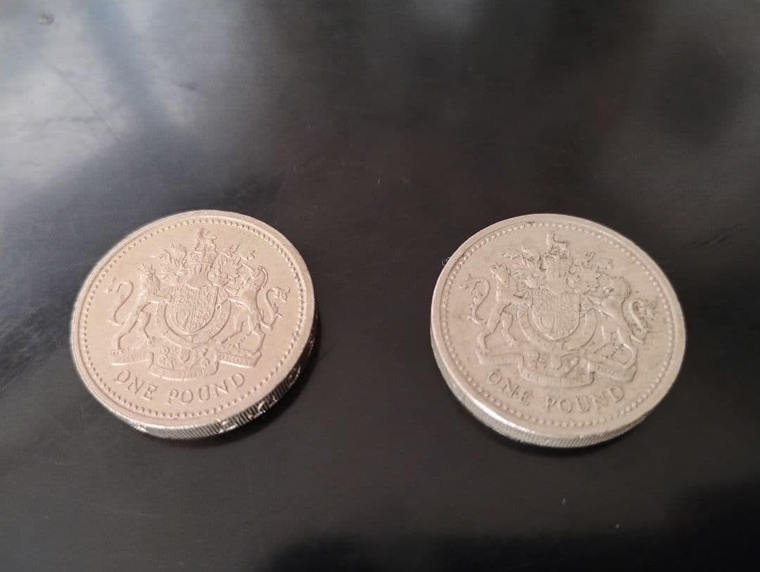 11983年 イギリス 1ポンド 硬貨　通常＆エラー　セット　エリザベスⅡ