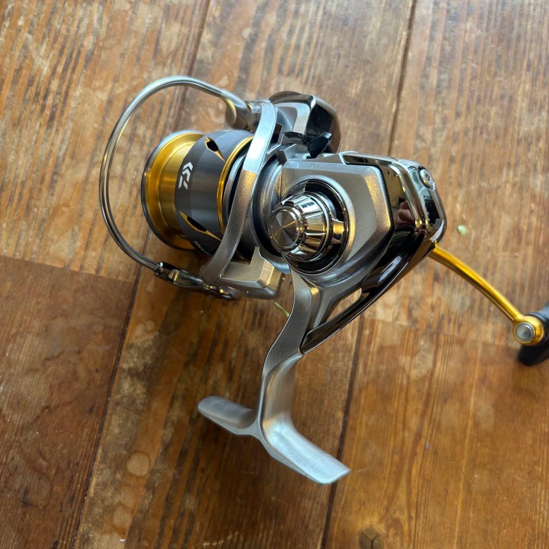 美品 DAIWA FREAMS LT3000D-C スピニングリール